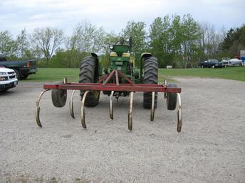 Chisel Plow Picture #2 - Yesterday's Tractors