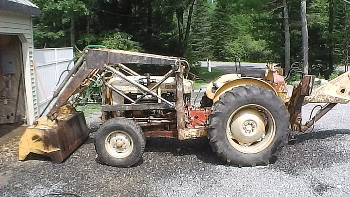 Ford Loader/Backhoe Yellow And Red, 196? (2013-08-03) - Tractor Shed