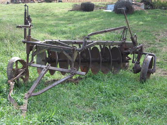 John Deere 400 Disc Plow - Yesterday's Tractors