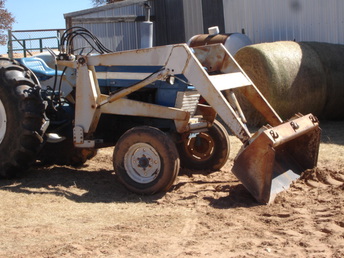 1966 Ford 4000 With Farmhand Loader - Yesterday's Tractors