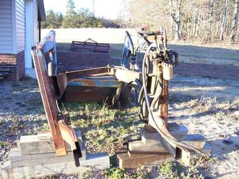 Old Ford? Loader - Yesterday's Tractors