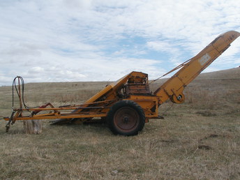 MM Corn Picker - Yesterday's Tractors