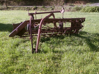 Side Delivery Hay Rake - Yesterday's Tractors