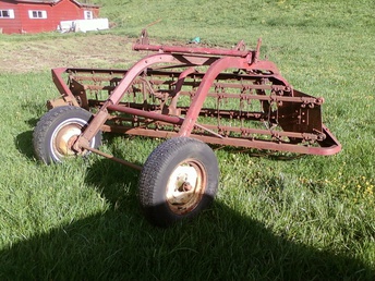 Unknown Side Delivery Hay Rake - Yesterday's Tractors