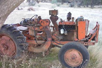 Utwell Fresno C8 (Says On Wheels) - Yesterday's Tractors