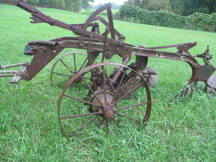 No.8 (Little Genius?) Canada Plow (2012-10-29) - Tractor Shed