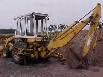 IH 260A Loader Industrial Tractor With Backhoe (2009-09-22) - Tractor Shed