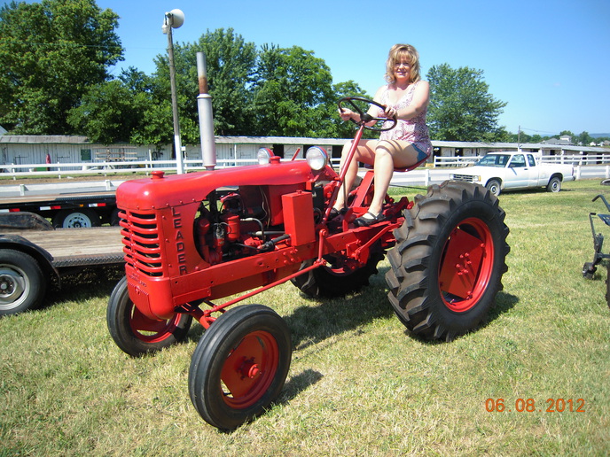 1948 Leader (2012-09-21) - Tractor Shed