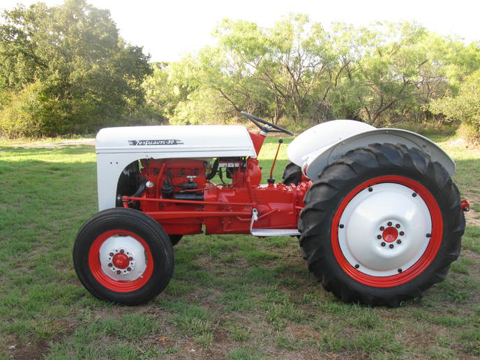 1954 Harry Ferguson TO-30 (2012-10-24) - Tractor Shed