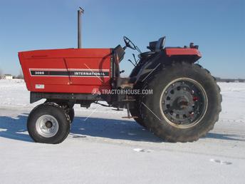 1983 International Harvester 3088 (2013-02-07) - Tractor Shed