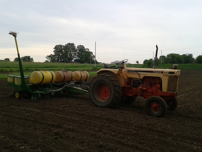 840 Planting Pic | Yesterday's Tractors Forums