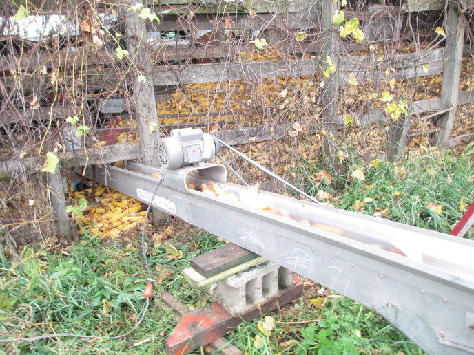 Power corn rake - Yesterday's Tractors