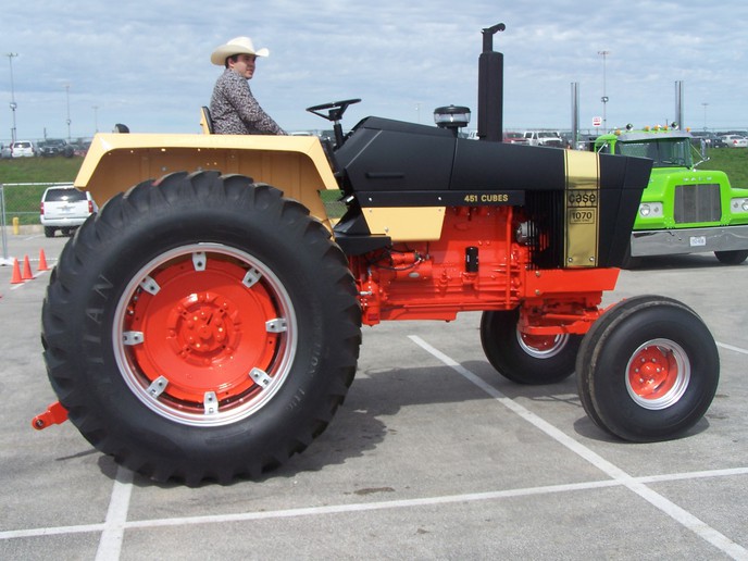 Golden Demonstrators vs. Black Knights | Yesterday's Tractors Forums