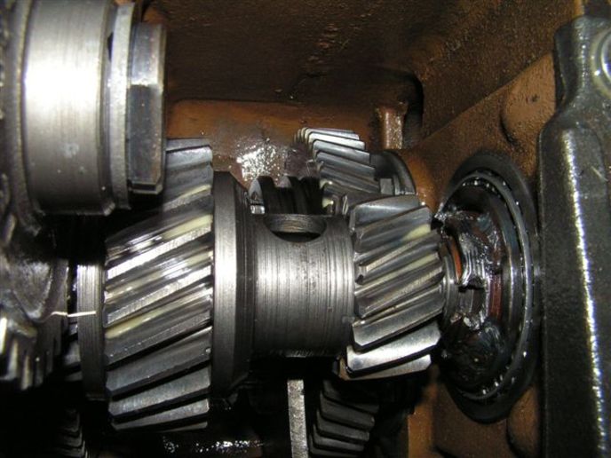 550 Transmission woes. Stuck in two gears? | Yesterday's Tractors Forums