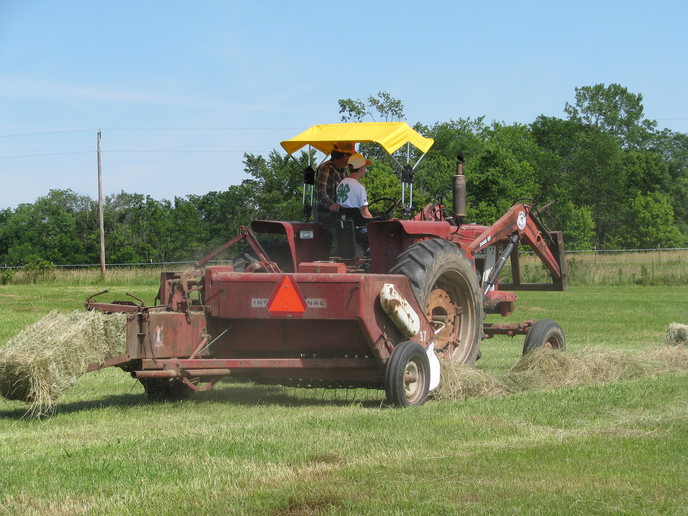 Pics from 2008 Hay Season | Yesterday's Tractors Forums