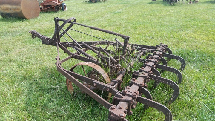 OLD IH TRIP RIPPER | Yesterday's Tractors Forums