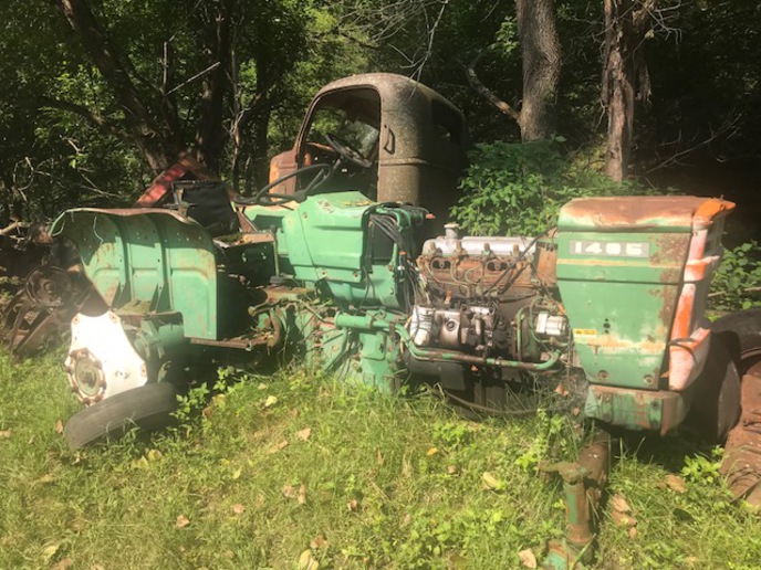 Oliver 1465 in junk yard | Yesterday's Tractors Forums