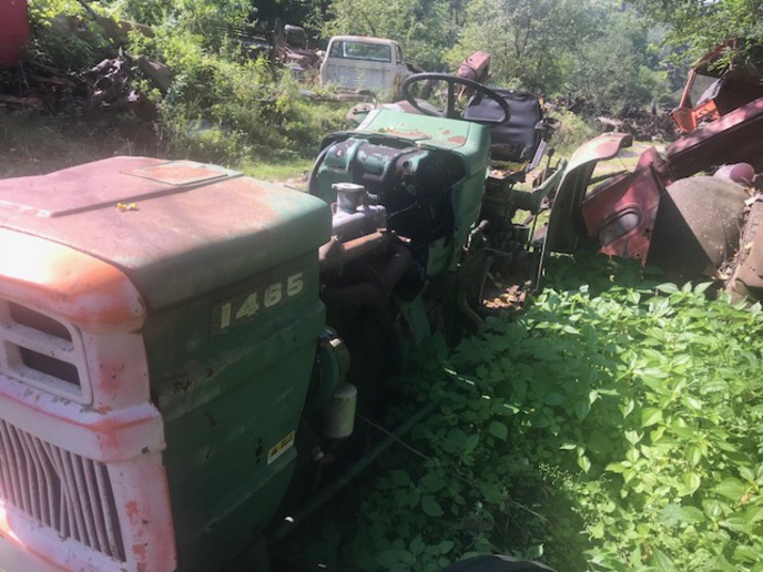 Oliver 1465 in junk yard | Yesterday's Tractors Forums