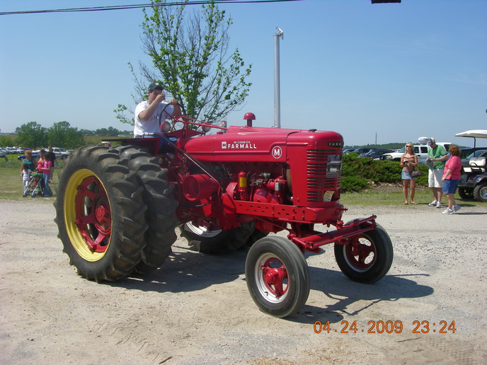 Dual Wheels on an H | Yesterday's Tractors Forums