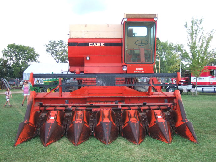 Case 1665 at show | Yesterday's Tractors Forums