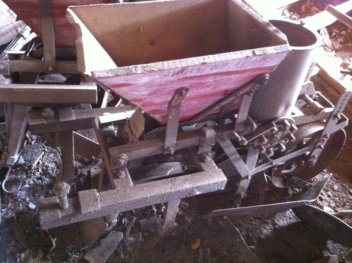 Old Covington TP 48 two row planter | Yesterday's Tractors Forums