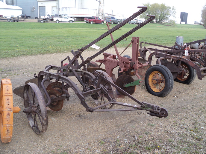 IHC plow - hoping for help on ID and other info | Yesterday's Tractors ...