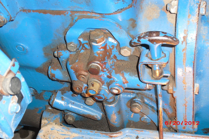 Can't find hydraulic oil check plug... see pics | Yesterday's Tractors ...