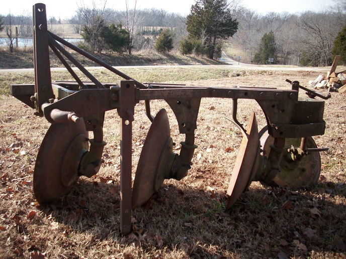 Disc Plow vs Moldboard Turnover Plow | Yesterday's Tractors Forums