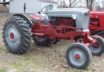 Used Farm Tractors for Sale: 1957 Ford 950 (Wide-Front) (2005-07-15 ...