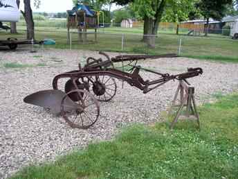 Used Farm Tractors for Sale: John Deere Single Bottom Plow (2005-08-03 ...