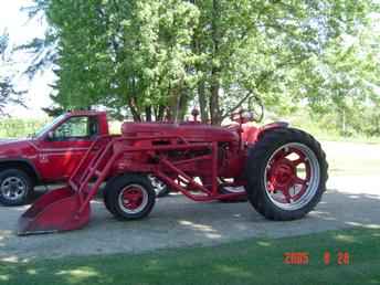 Used Farm Tractors for Sale: Farmall H With Loader (2005-08-28 ...