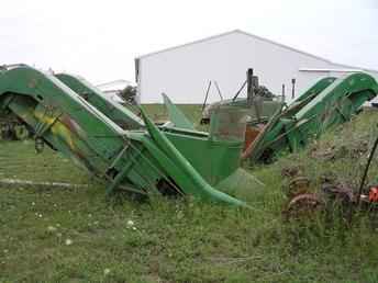 Used Farm Tractors for Sale: John Deere 227 Corn Pickers-Pair (2005-10 ...