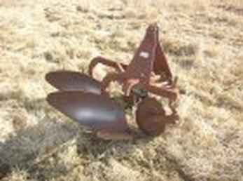 Used Farm Tractors for Sale: Ford 3 Point 2 Bottom Plow (2005-10-26 ...