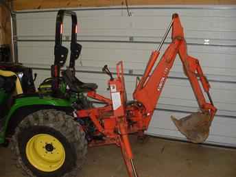 Used Farm Tractors for Sale: Kubota B4690 3PH Backhoe (2005-11-04 ...