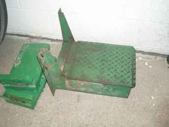 Used Farm Tractors for Sale: John Deere Step/Tool Box (2005-11-13 ...