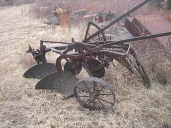 Used Farm Tractors for Sale: Ihc 2X14 Steel Wheel Plow (2005-11-29 ...