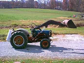 Used Farm Tractors for Sale: 1957 Ford 860 With Loader (2005-12-20 ...