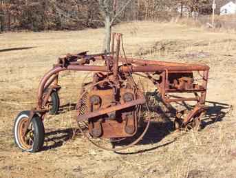 Used Farm Tractors for Sale: Antique NH 90 Hay Rake (2006-01-05 ...