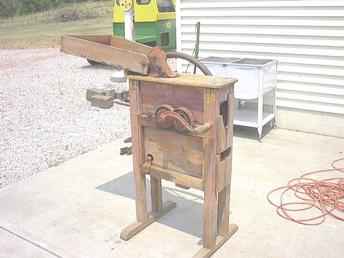 Used Farm Tractors for Sale: Ih Pony Wood Corn Sheller (2006-07-09 ...