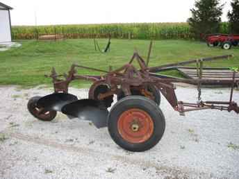 Used Farm Tractors for Sale: Ih #8 2 Bottom 12 Inch Plow (2006-08-18 ...