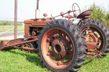 Used Farm Tractors for Sale: Farmall H With Loader (2006-08-24 ...