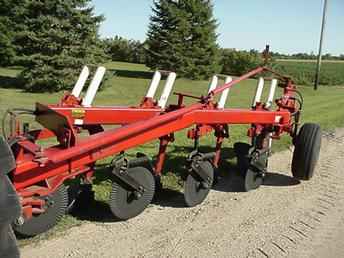 Used Farm Tractors for Sale: International Plow Model 720 (2006-08-29 ...