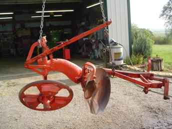 Used Farm Tractors for Sale: Farmall Cub Disc Plow (2006-08-29 ...