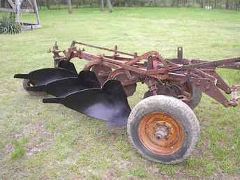 Used Farm Tractors for Sale: Ihc No. 8 Plow 3X14 Hydraulic (2008-05-11 ...