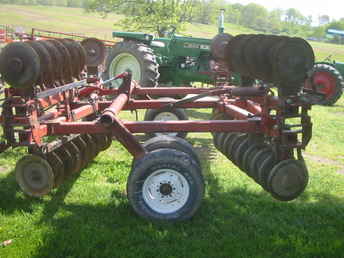 Used Farm Tractors for Sale: White 263 18 FT Disc (2008-05-21 ...