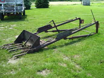 Used Farm Tractors for Sale: Farmall Trip Loader (2008-06-16 ...