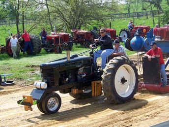 Used Farm Tractors for Sale: M Farmall Pulling Tractor (2008-08-10 ...