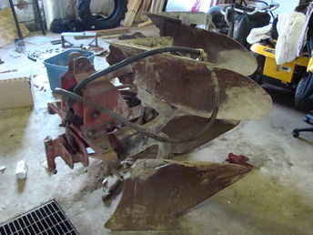 Used Farm Tractors for Sale: Ford Rollover 2 Bottom Plow (2009-03-06 ...