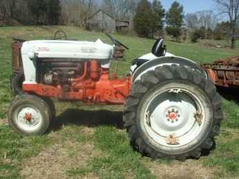 Used Farm Tractors for Sale: Ford 900 (2009-03-23) - Yesterday's Tractors