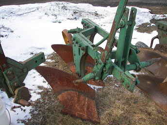Used Farm Tractors for Sale: John Deere Cat. 1, 2 BTM Plow (2009-04-06 ...